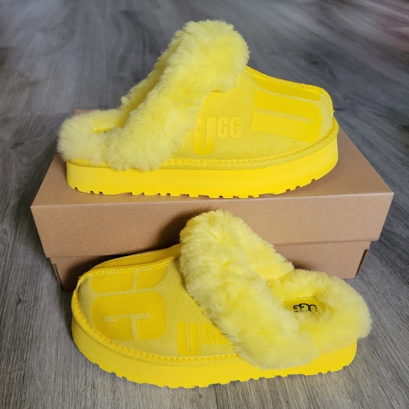 UGG | Shoes | Ugg Disquette Scatter Graphic Slippers | Poshmark